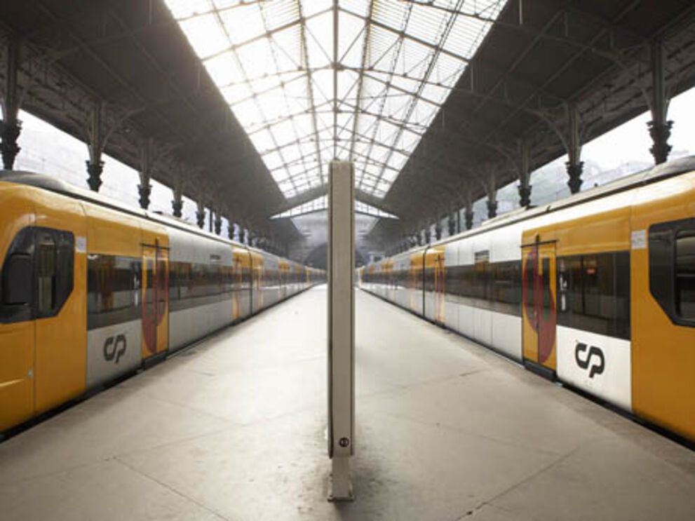 CP está a recuperar oito comboios para linhas suburbanas de Lisboa ...