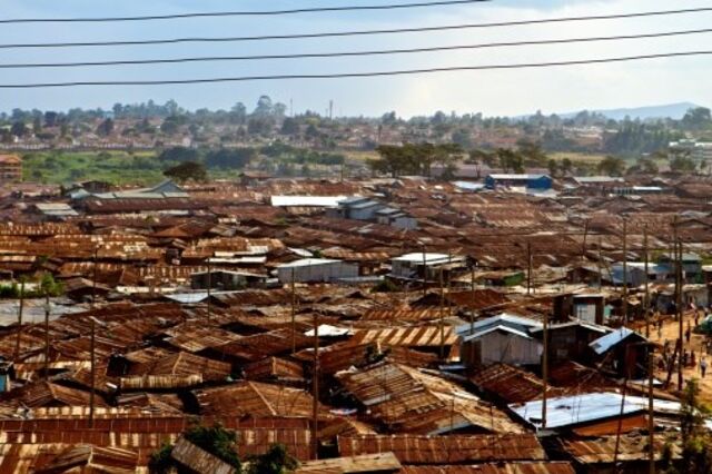 Maior favela do Mundo sem esgotos, mas... com Wi-Fi - Vida - SÁBADO
