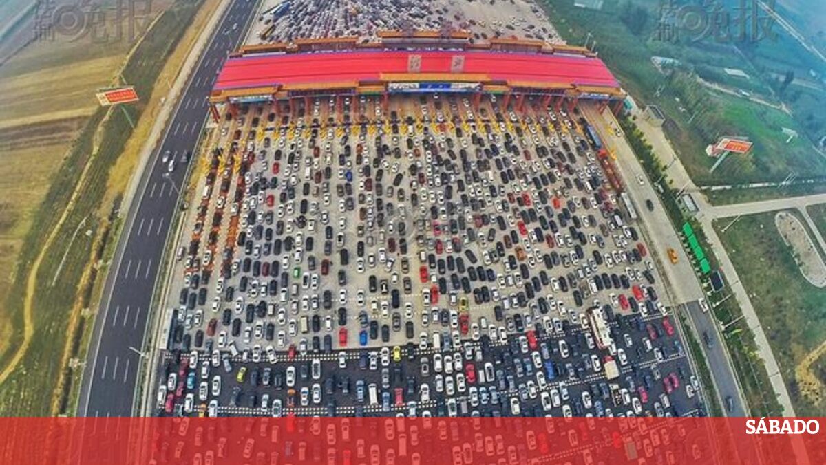 Mega engarrafamento na China em 48 faixas de estrada - Mundo - SÁBADO