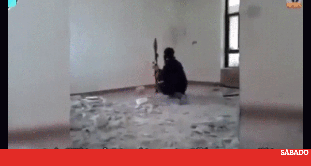 Militante do Daesh explode ao disparar lança-granadas - Mundo - SÁBADO