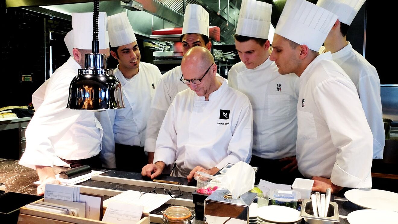 Na cozinha com um chef três estrelas Michelin - Sabores - SÁBADO