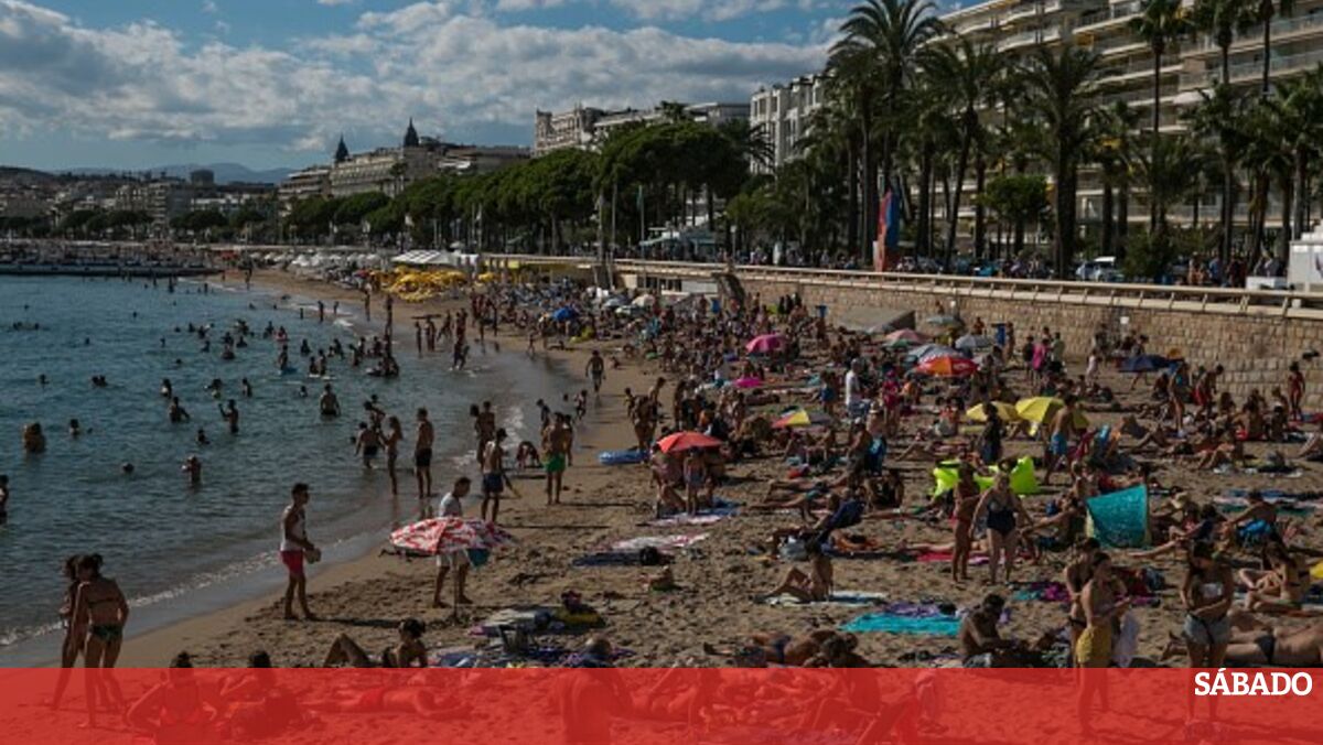 Cannes proíbe burquinis nas praias - Mundo - SÁBADO