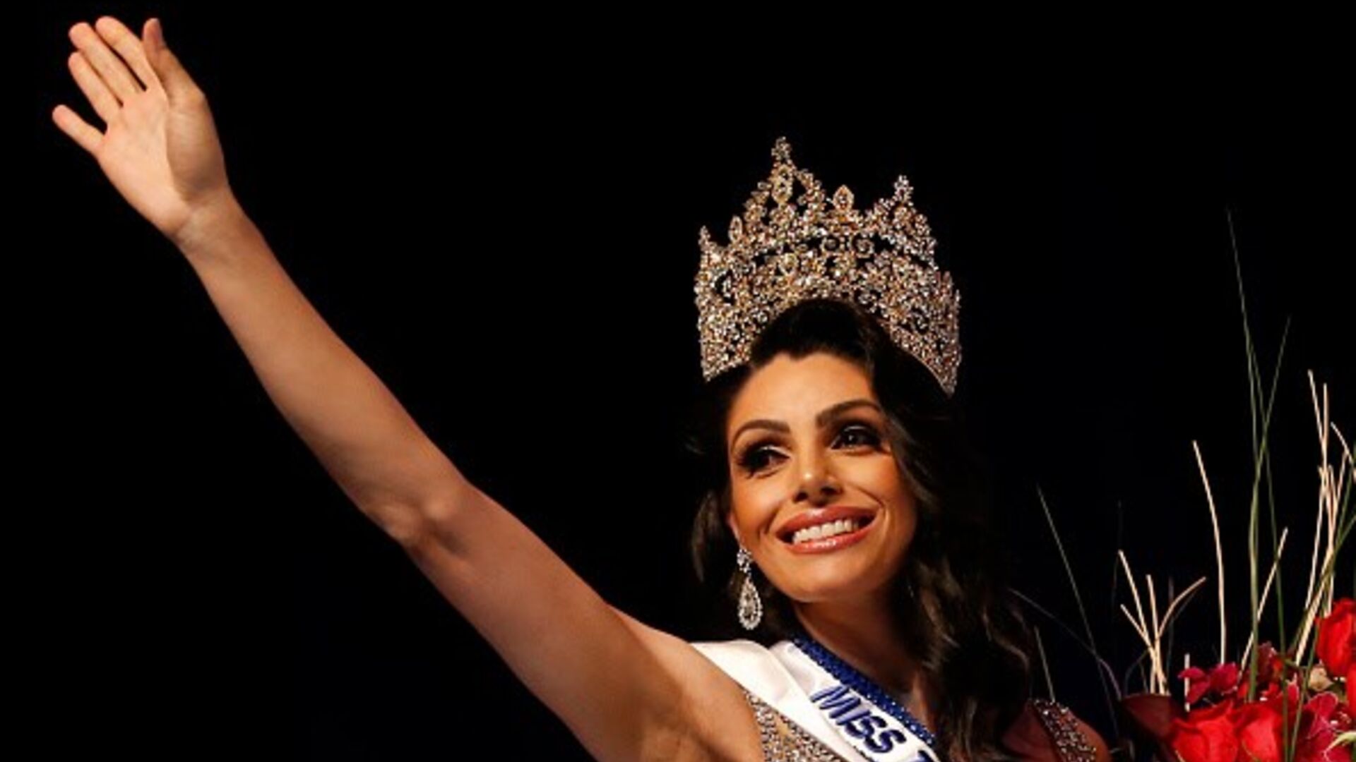 Brasileira vence concurso mundial de Miss Transgénero - Vida - SÁBADO