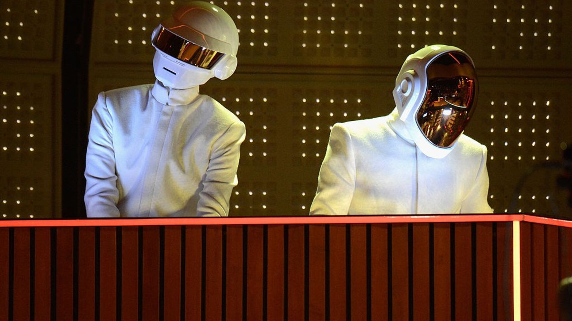 Daft Punk sem máscaras em 1995. Já viu? - GPS - SÁBADO