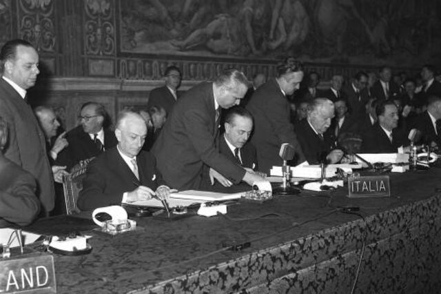 Tratado de Roma. Pensado por estalinista, assinado em branco - Mundo ...