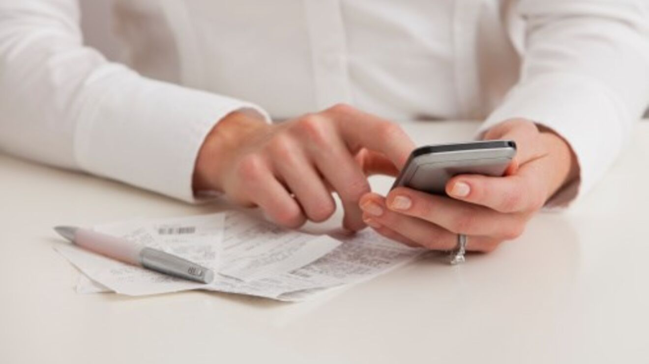 Entregue o IRS através de uma aplicação de telemóvel - Dinheiro - SÁBADO