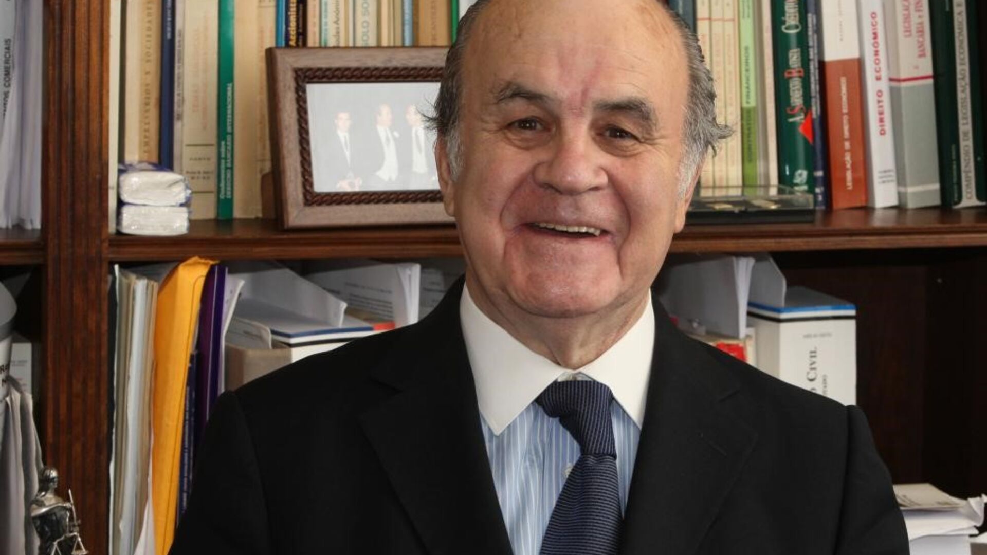 Morreu António Pires de Lima - Portugal - SÁBADO