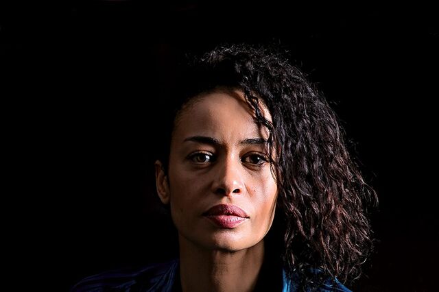 Sofia Baessa interpreta Ofélia no São Luiz - Teatro - SÁBADO