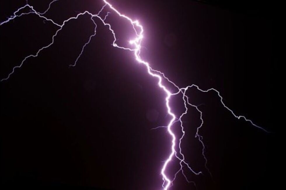 Maior relâmpago do mundo registado no Brasil, com 709 quilómetros de ...