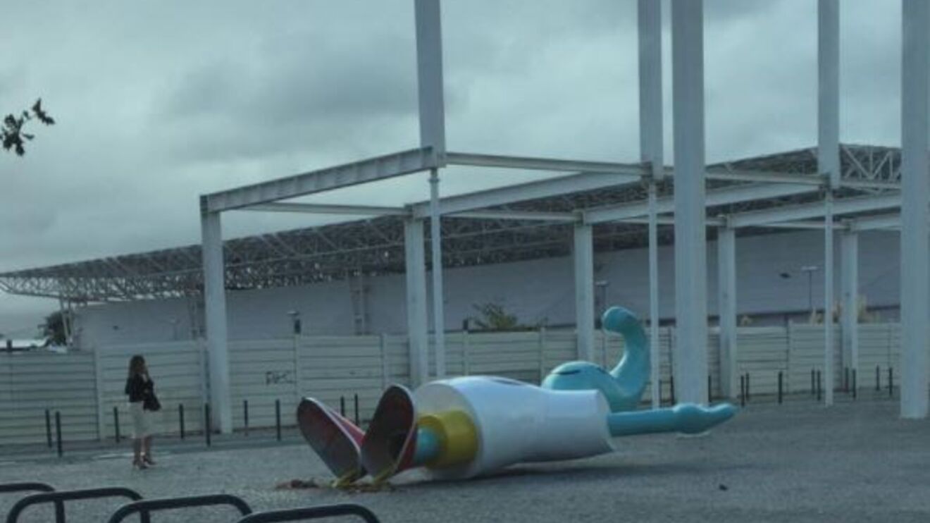 Caiu a estátua de Gil, a mascote da Expo 98 - Portugal - SÁBADO