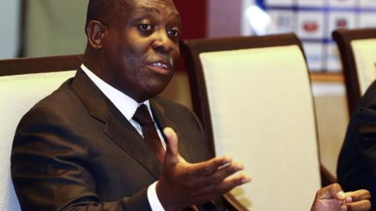 Angola força generais a devolverem dinheiro - Mundo - SÁBADO