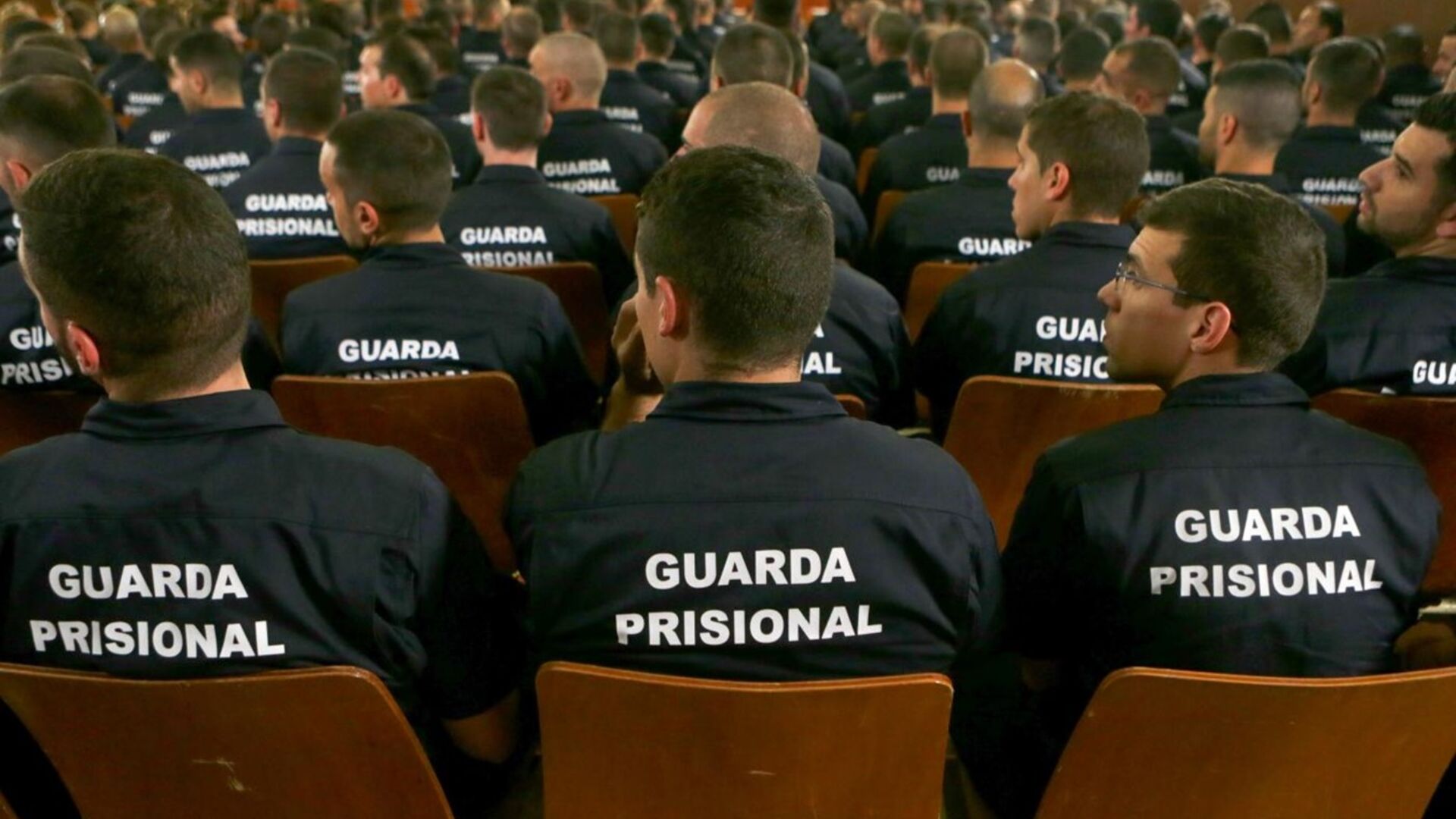 Cerca de 400 guardas prisionais tomam posse - Portugal - SÁBADO