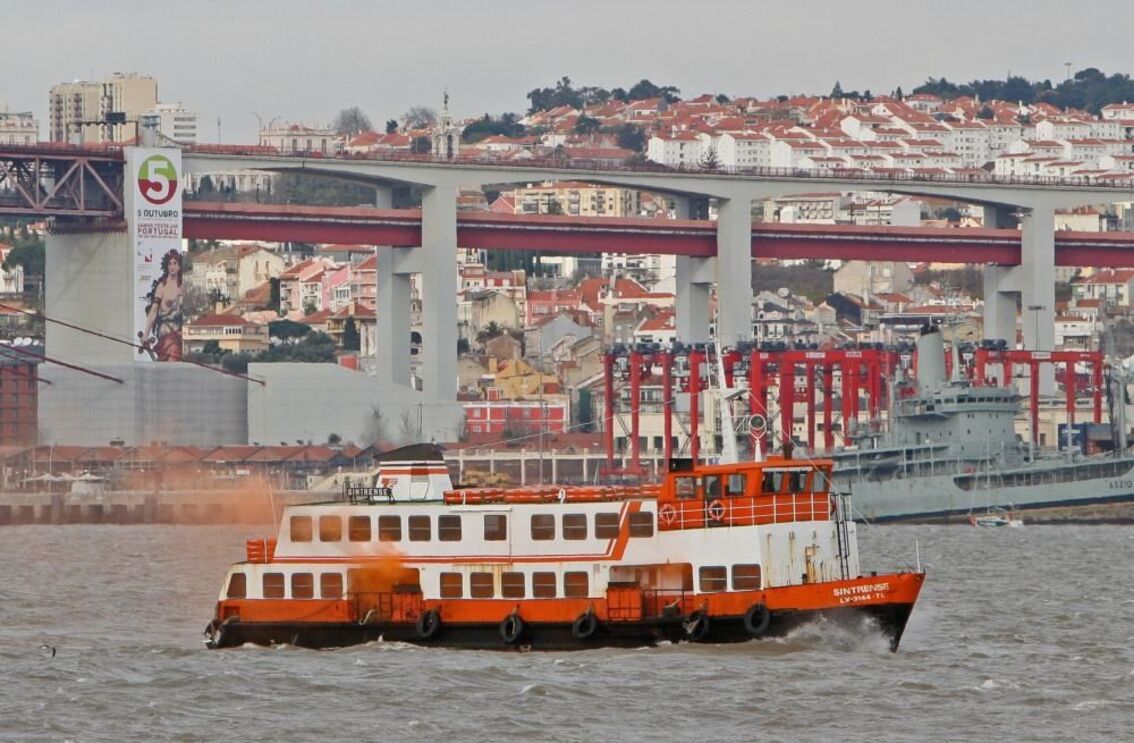 Ligações fluviais Cacilhas-Lisboa e Trafaria-Lisboa retomadas após as ...