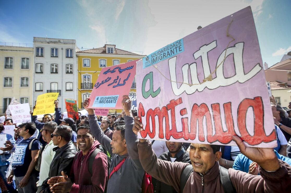 Mais de uma centena de imigrantes em protesto contra falta de ...