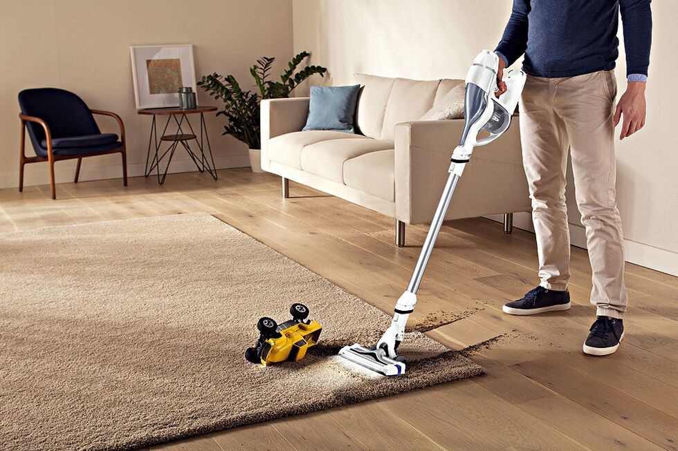 Sabe como aspirar bem de pé? - GPS - SÁBADO