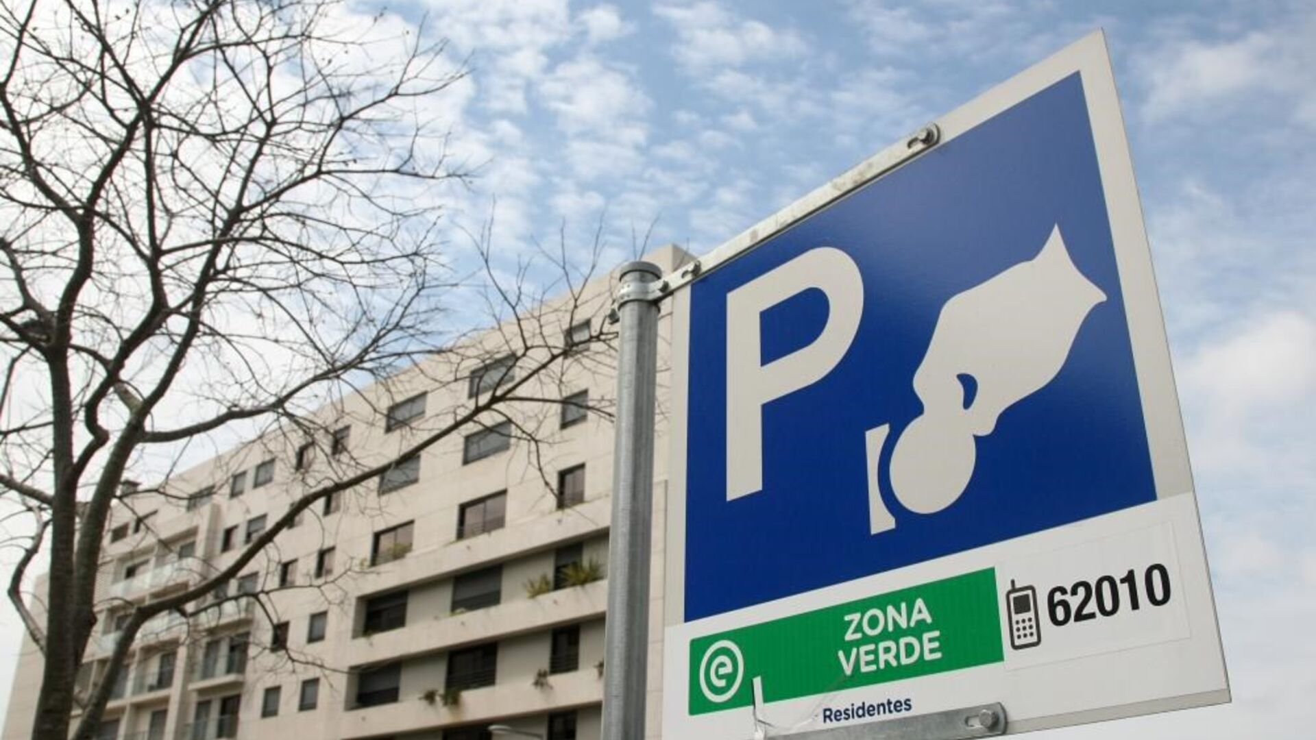 Câmara de Lisboa anuncia 335 lugares de estacionamento noturno gratuito ...