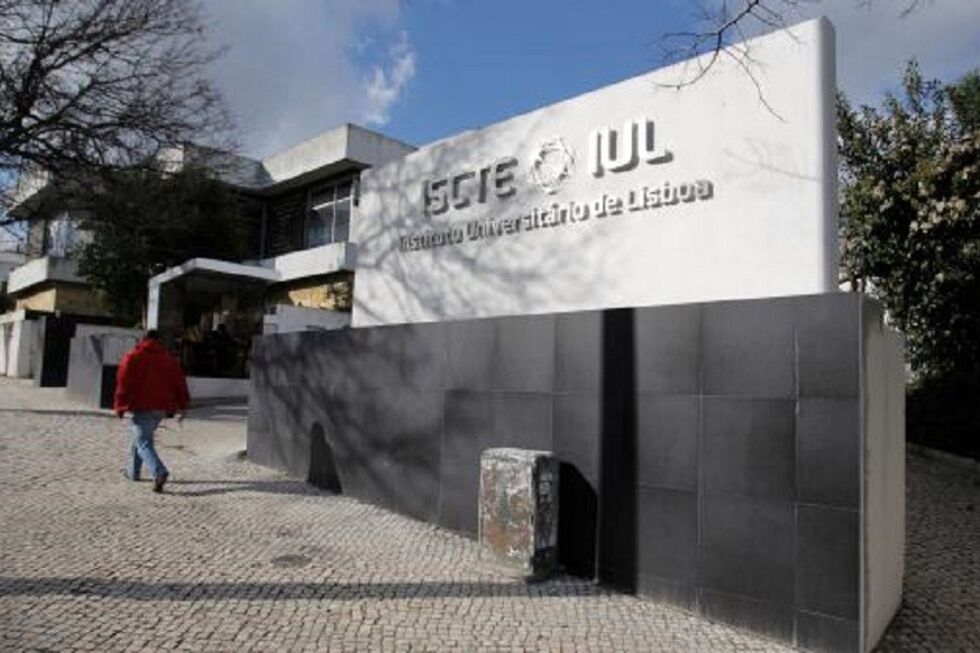 Nova de Lisboa e ISCTE já sem vagas para a segunda fase - Portugal - SÁBADO