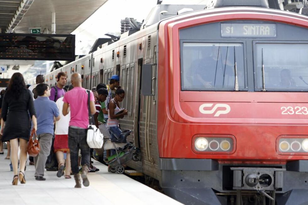 Linhas de Sintra, Azambuja e Cascais sem redução de comboios entre ...