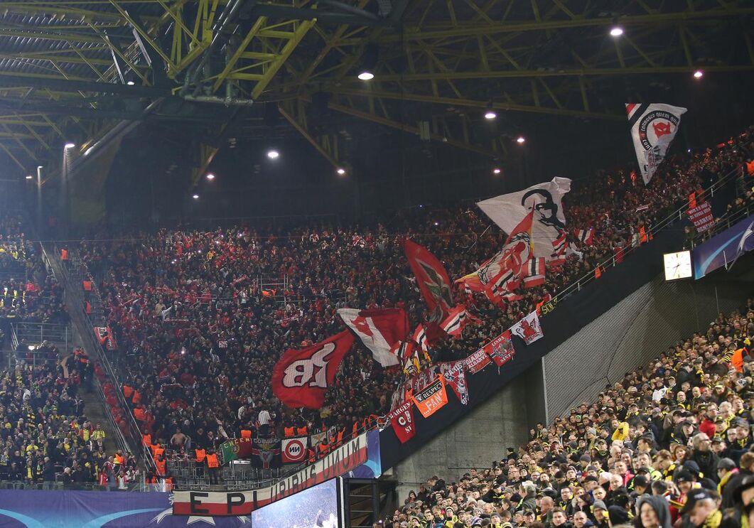 Claques. Benfica considera nova lei "inconstitucional" - Desporto - SÁBADO
