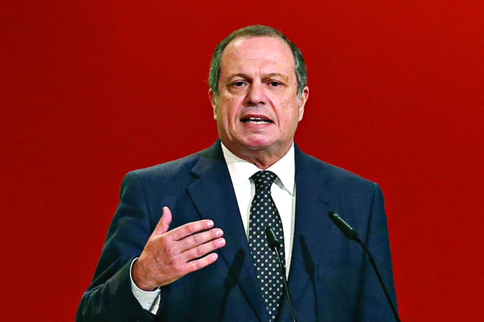 Carlos César desconhece inquérito e diz-se "disponível para todos os ...