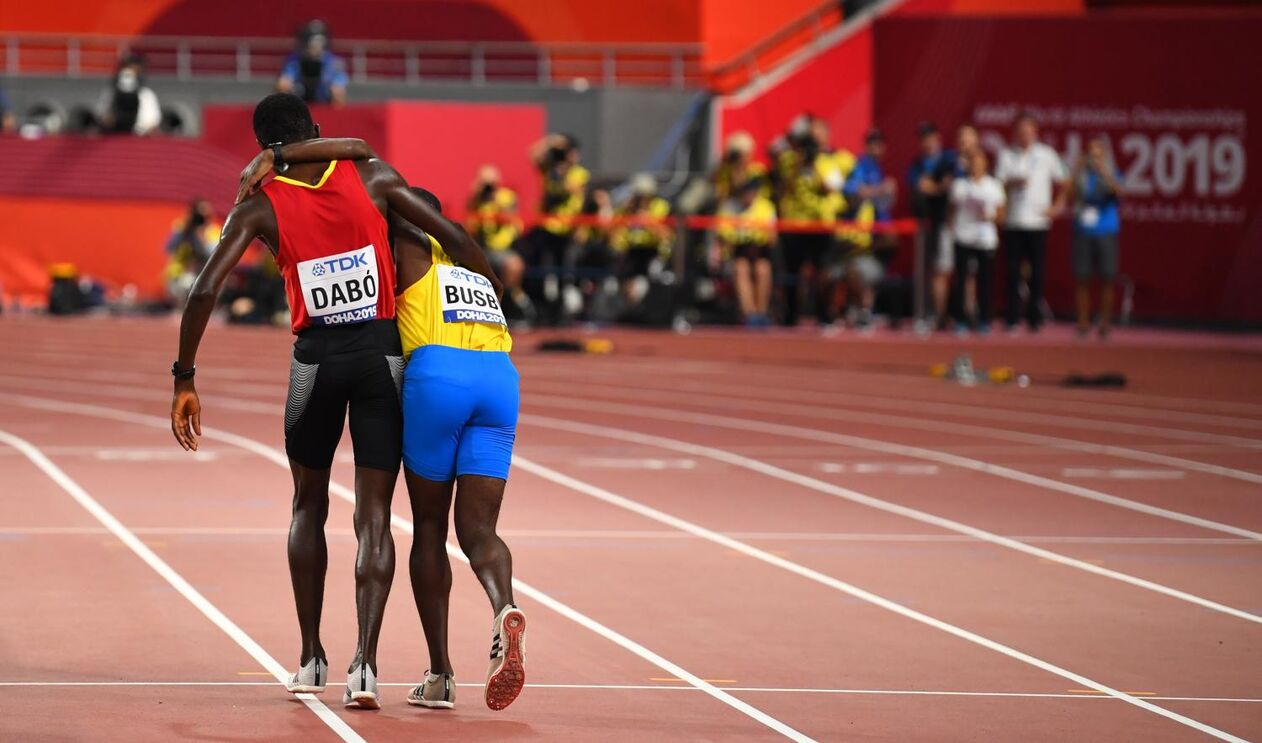 Braima ajudou outro atleta, exausto, a cruzar a meta: "Foi um momento ...