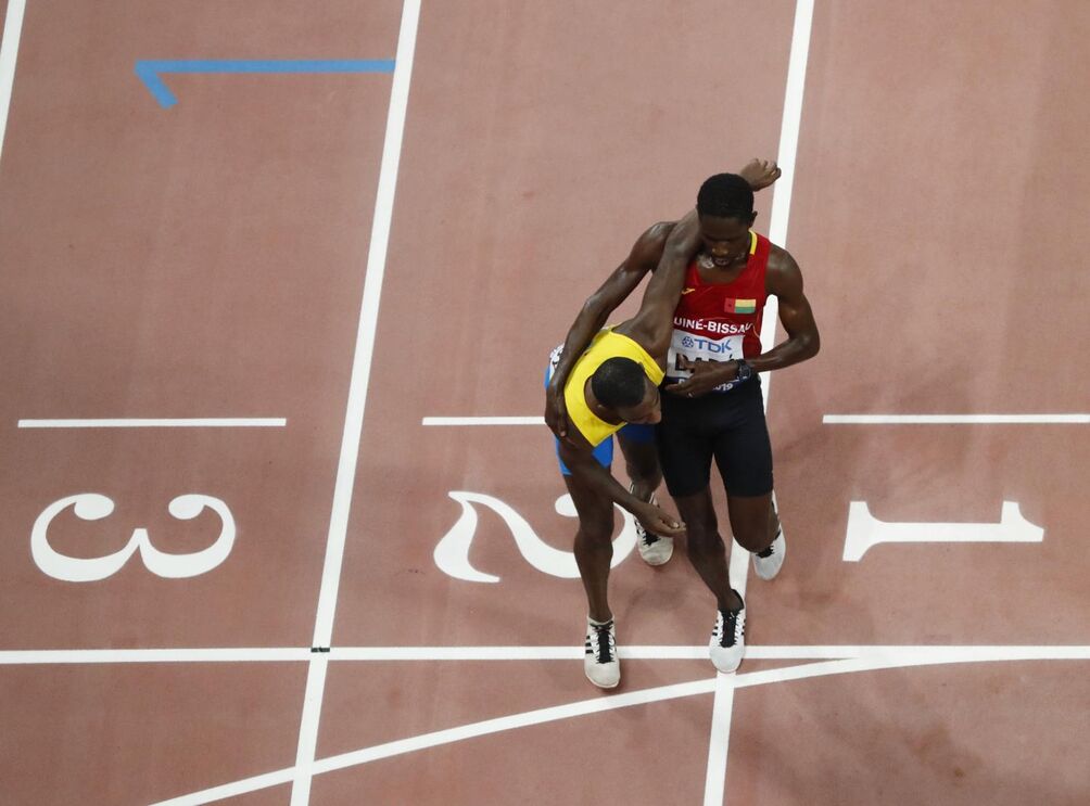 Braima ajudou outro atleta, exausto, a cruzar a meta: "Foi um momento ...