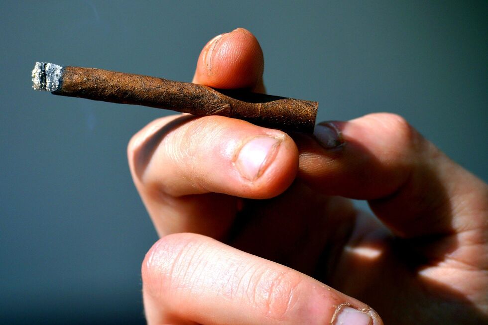 Imagens choque do tabaco devem estender-se aos maços de cigarrilhas ...