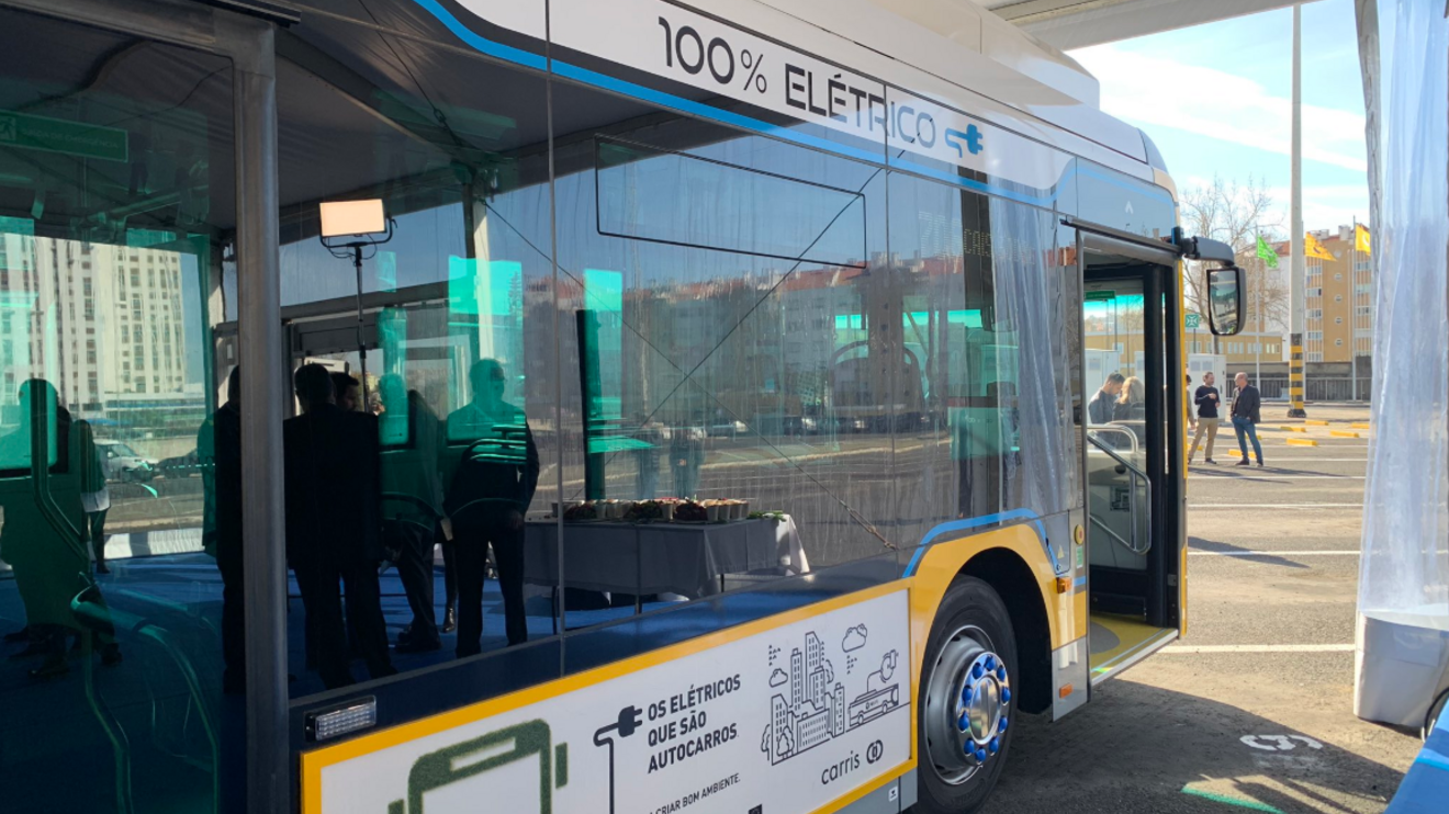 Carris inaugura novos autocarros elétricos em Lisboa - Portugal - SÁBADO