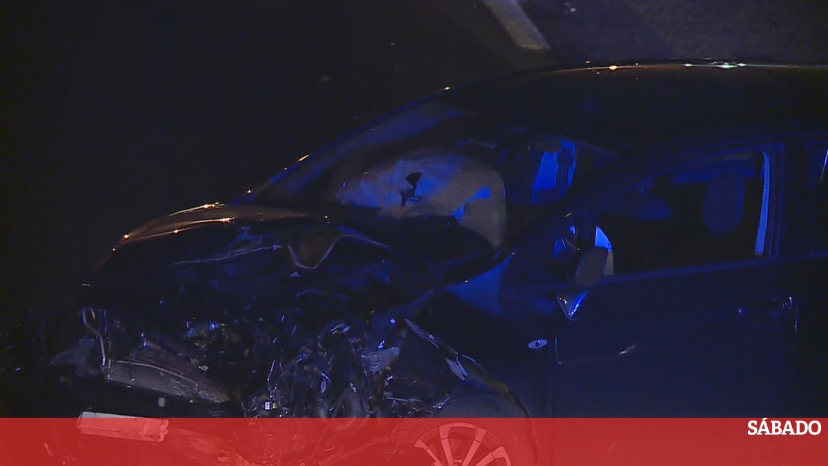 Carro em contramão provoca acidente com feridos na VCI do Porto ...