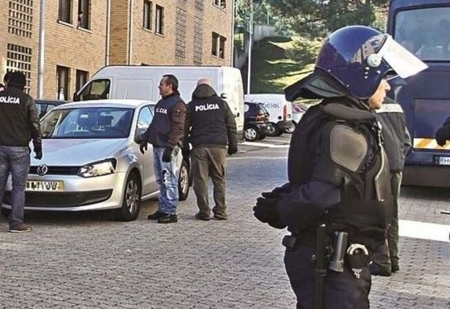 Megaoperação da PSP em curso em bairros do Porto - Portugal - SÁBADO