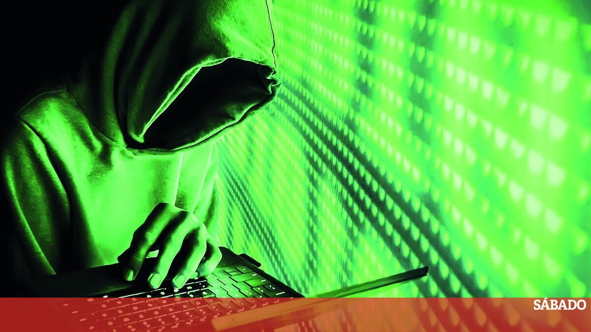 Hacker português preso foi descoberto por agentes infiltrados - Mundo ...