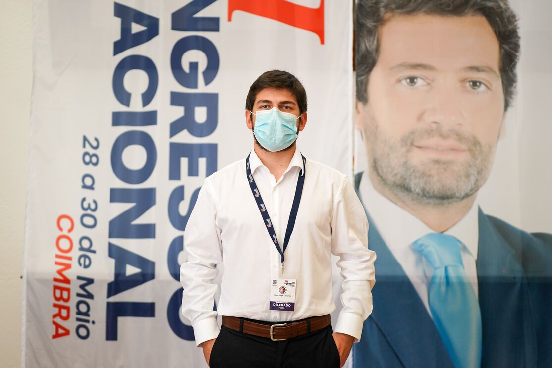 Quem são as pessoas que apoiam o Chega e por quê? - Fotografias - SÁBADO