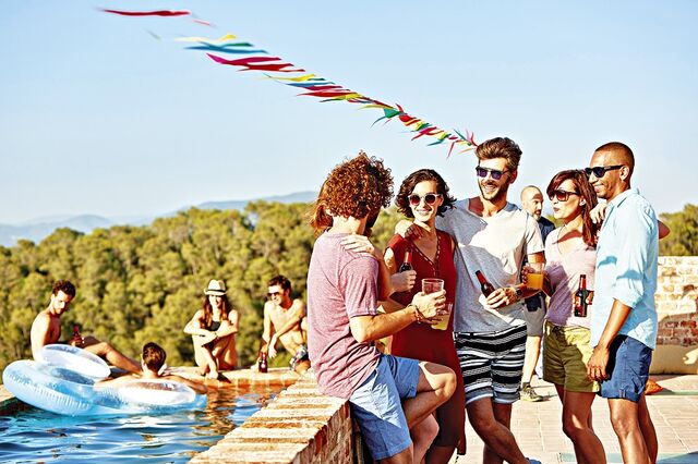 Novo normal, novos brindes: as bebidas deste verão - Shopping - SÁBADO