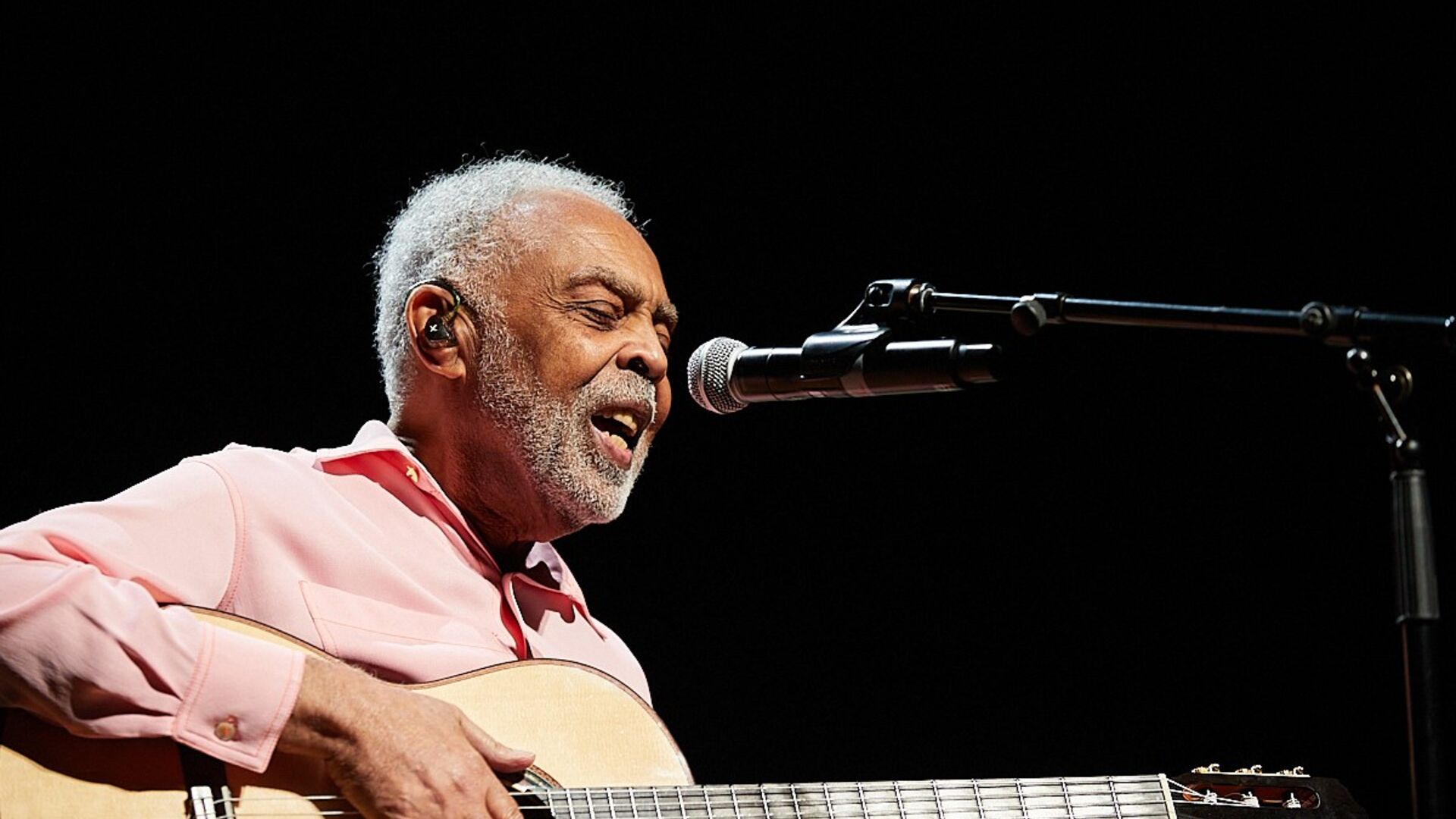 Gilberto Gil dá concerto único em Portugal - Música - SÁBADO