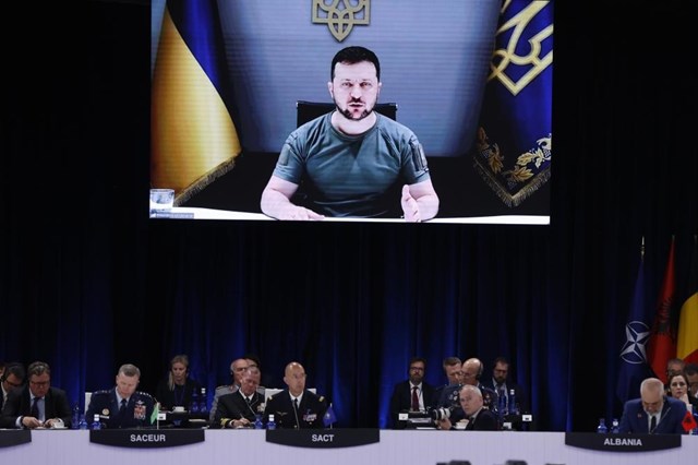 Zelensky Pede Mais Armas E Dinheiro Aos Líderes Da Nato Mundo SÁbado