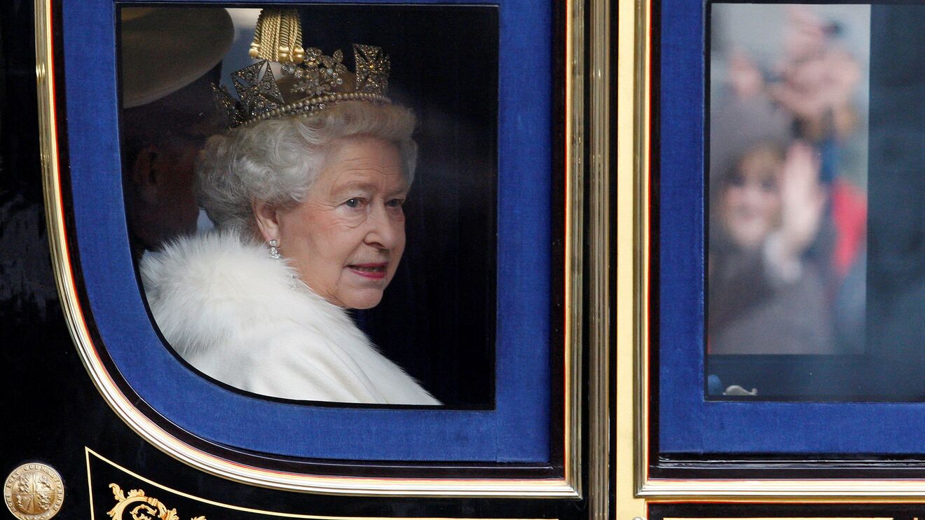 O reinado de Isabel II em 10 momentos históricos - Social - SÁBADO