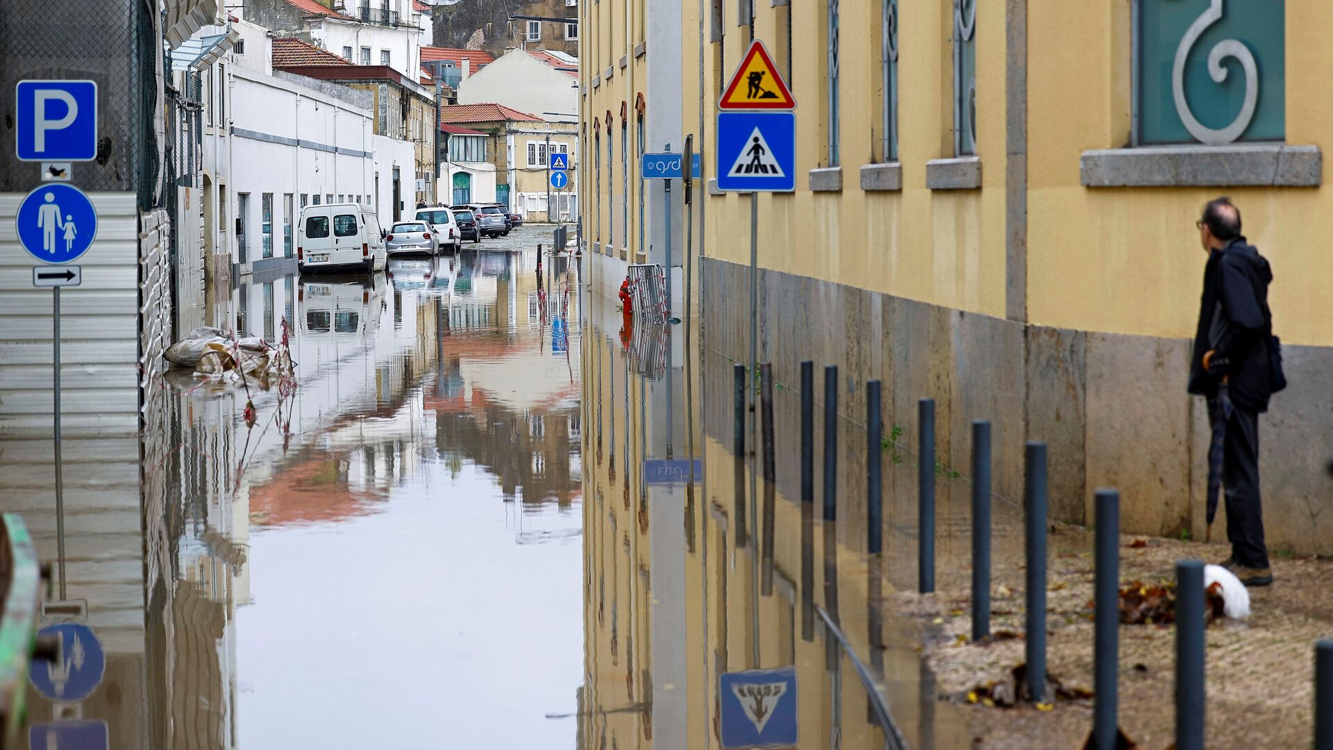 Mau tempo: Lisboa mantinha às 14:15 túneis e várias estradas encerrados ...