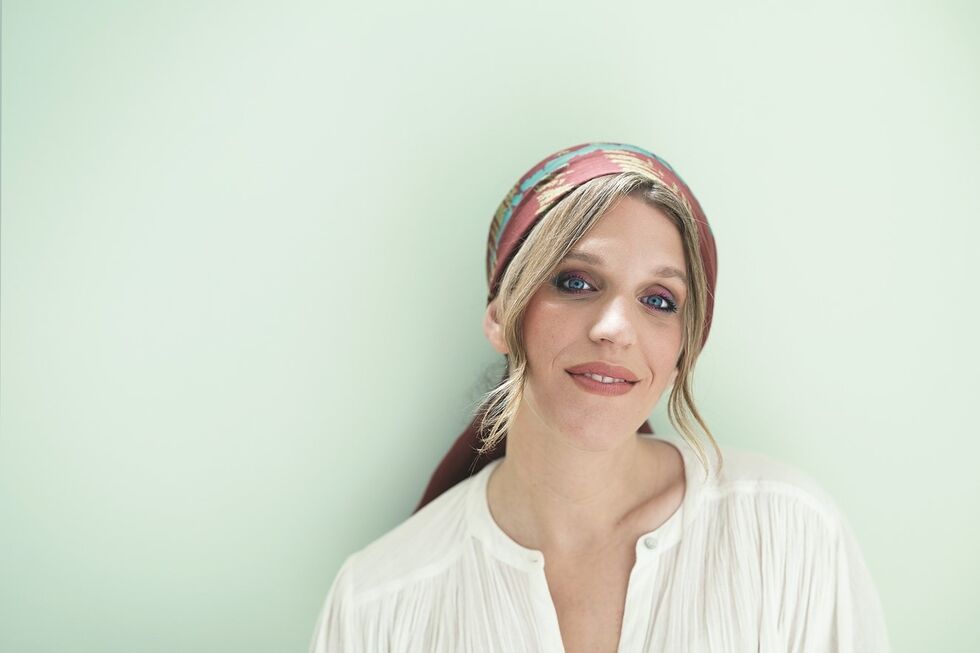 Luísa Sobral: "Com este disco queria divertir-me, dançar" - Música - SÁBADO