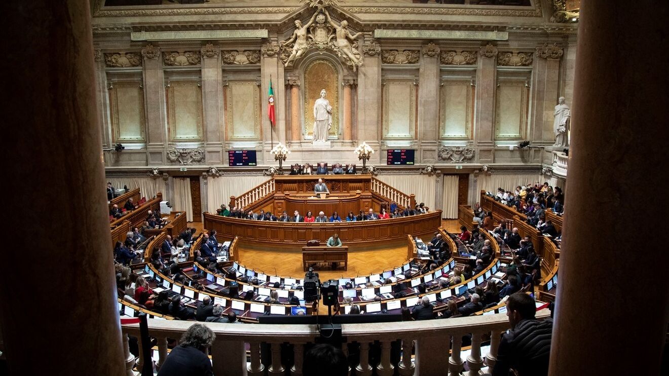 Parlamento vota hoje moção de confiança que deve levar à demissão do ...