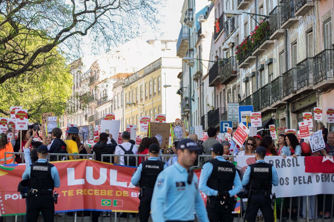 As celebrações do Dia da Liberdade em imagens - Fotografias - SÁBADO