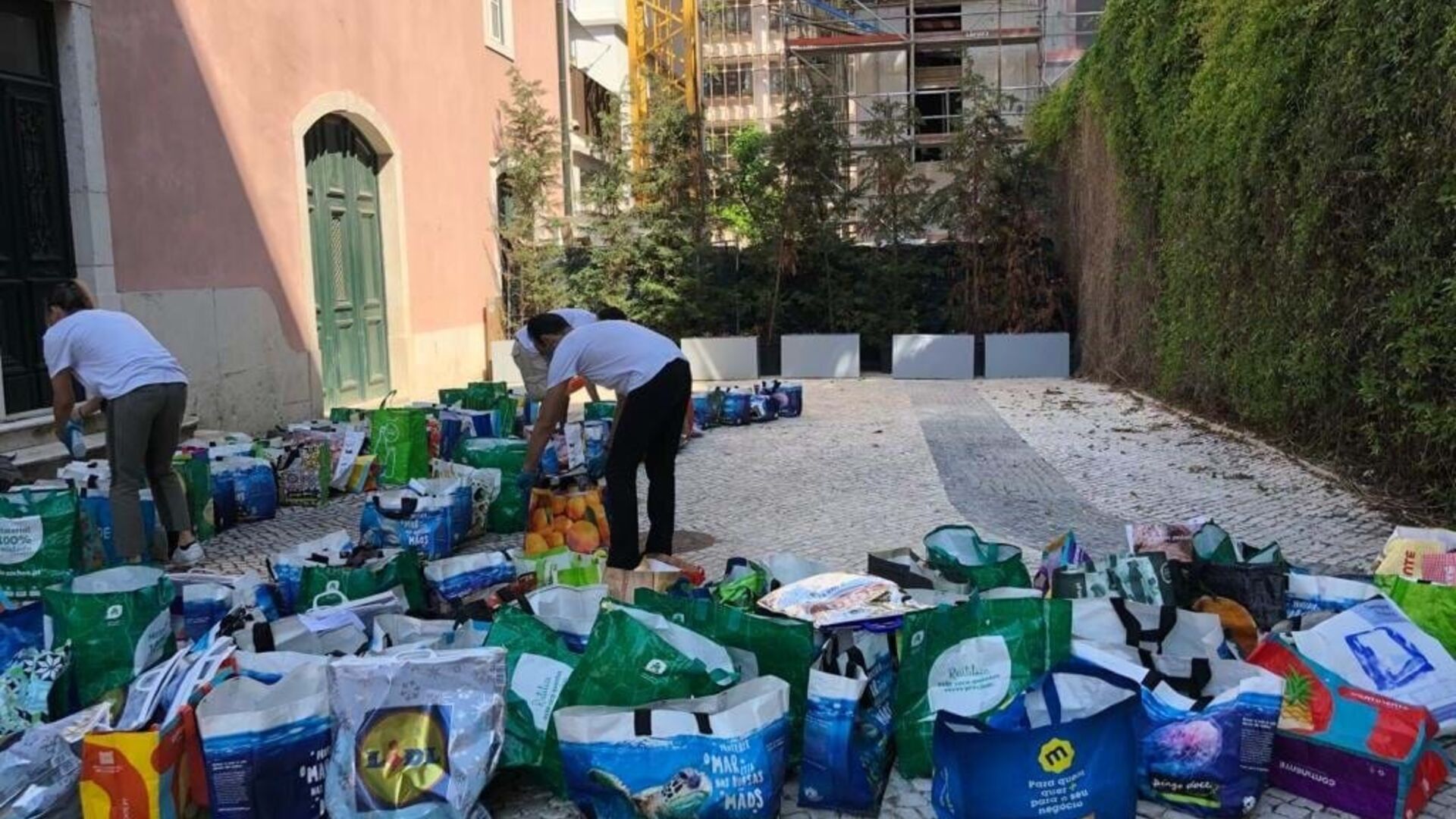 Fome escondida: associação alimenta os “novos pobres” de Lisboa - C ...