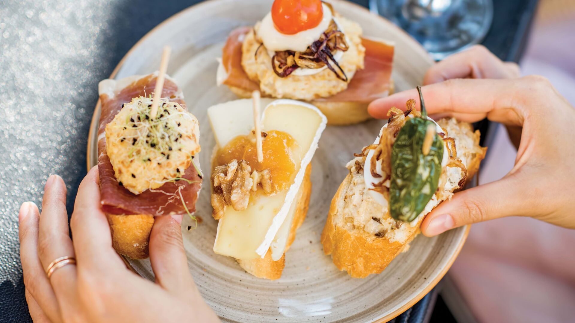 Vamos “tapear”? É aqui que vai comer as melhores tapas - C-Studio - SÁBADO