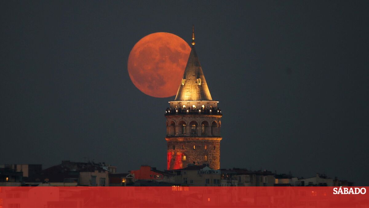 Super Lua Azul: o fenómeno que iluminou o mundo - Fotografias - SÁBADO