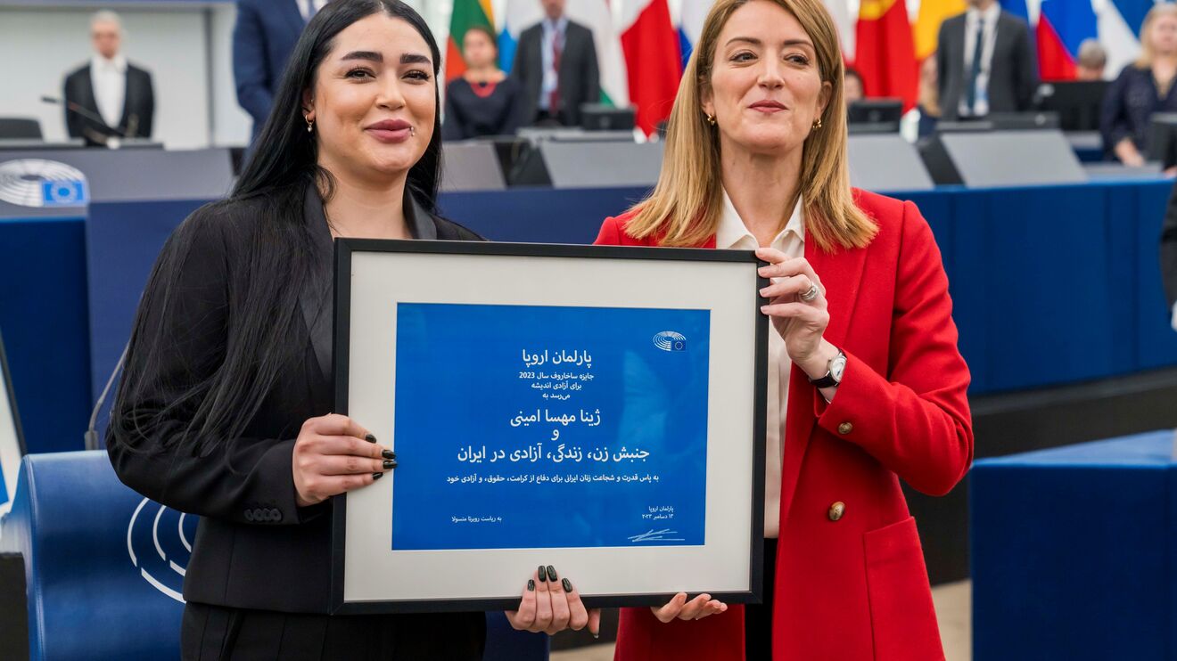 Afsoon Najafi: "Não deixei o Irão por ter medo mas para dar voz às ...