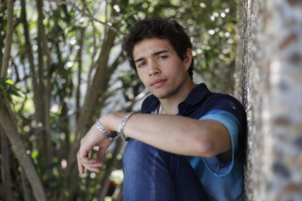 Ator português em série com Anthony Hopkins - Televisão - SÁBADO