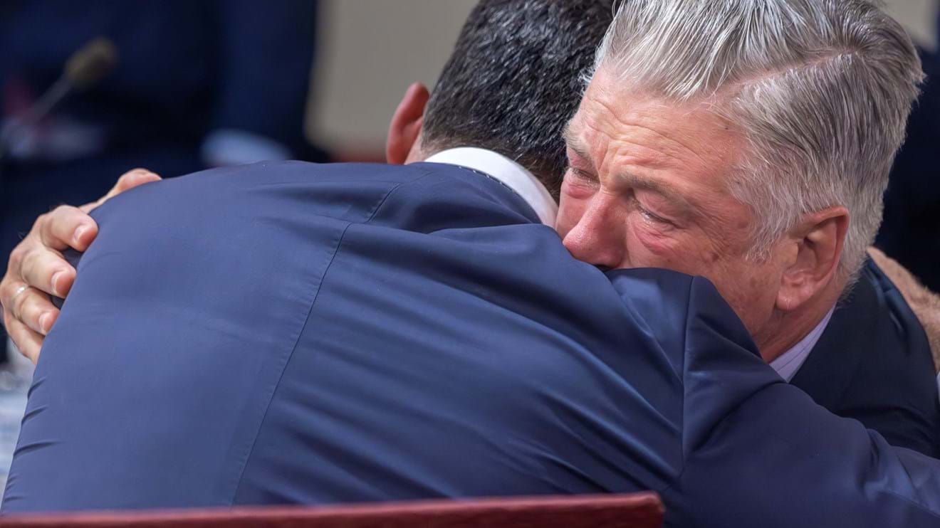 Julgamento de Alec Baldwin por homicídio involuntário anulado por erro ... Julgamento de Alec Baldwin por homicídio involuntário anulado por erro ...