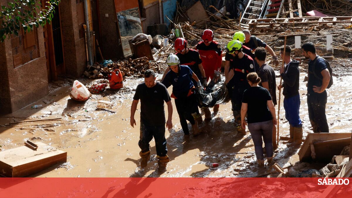 Aumenta para 155 o número de mortes pelas cheias em Espanha - Mundo ...