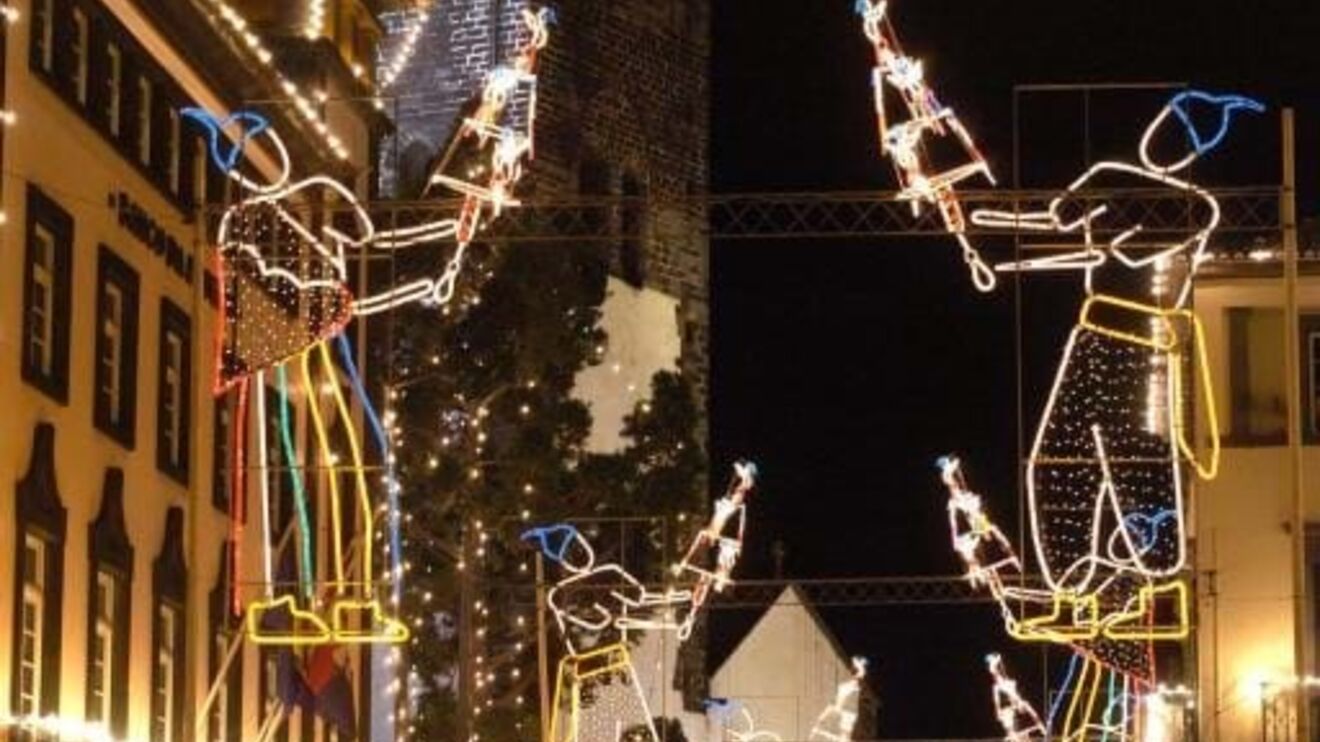 Câmaras gastam €25 milhões em luzes de Natal - Portugal - SÁBADO