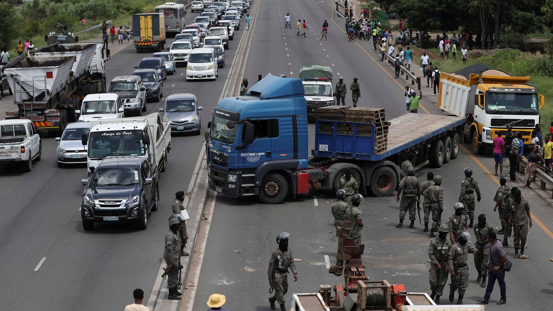 Polícia dispara para reabrir principal acesso a Maputo - Última Hora ...