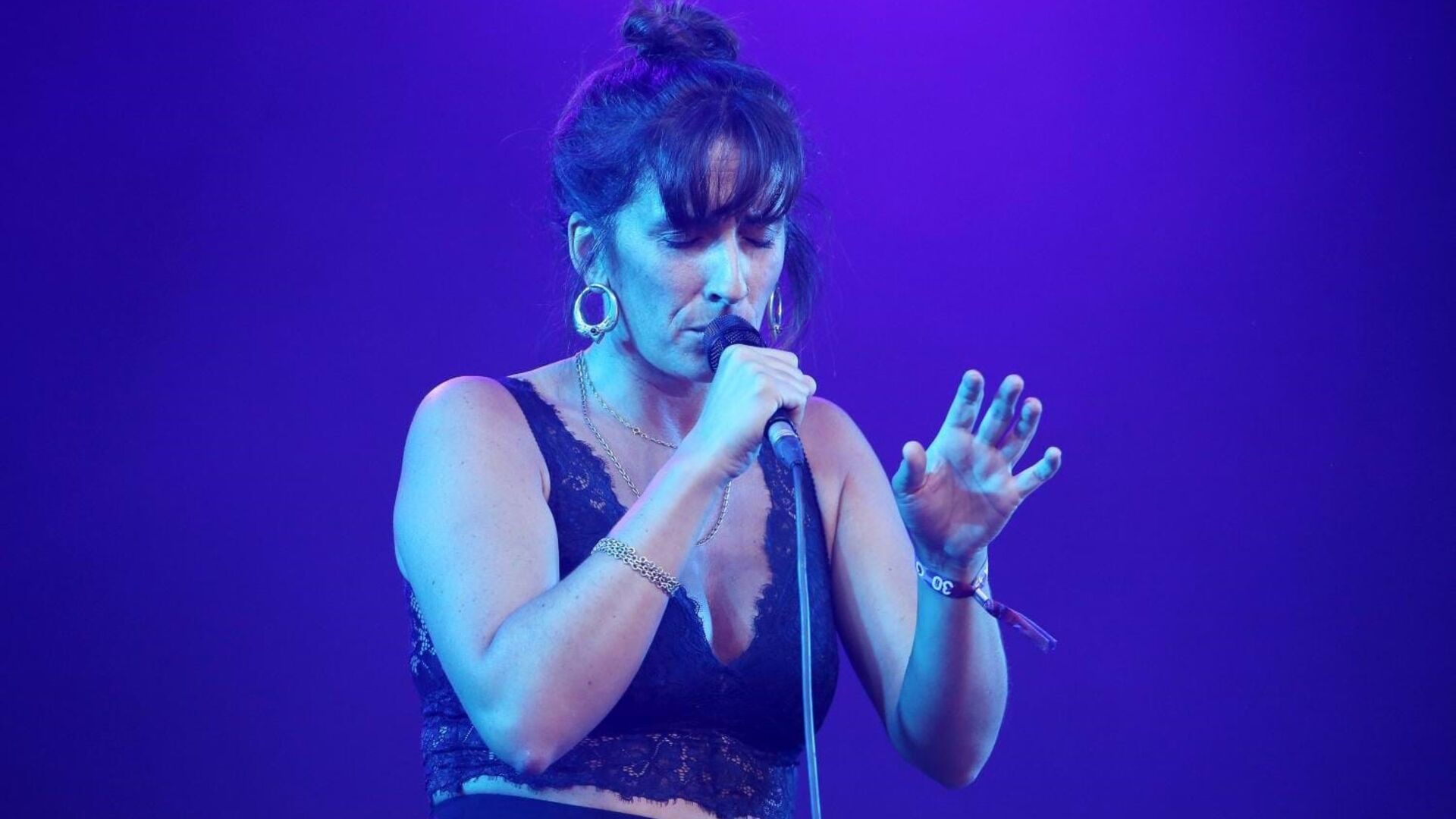 "Ferry Gold": as canções sem concessão d'A Garota Não - Música - SÁBADO